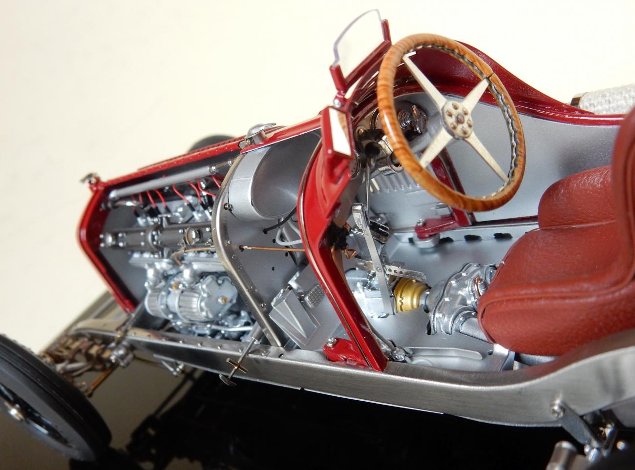 CMC M-257 _ Alfa Romeo Tipo B P3 _ 1932/33 Cutoff model avec vitrine et ...