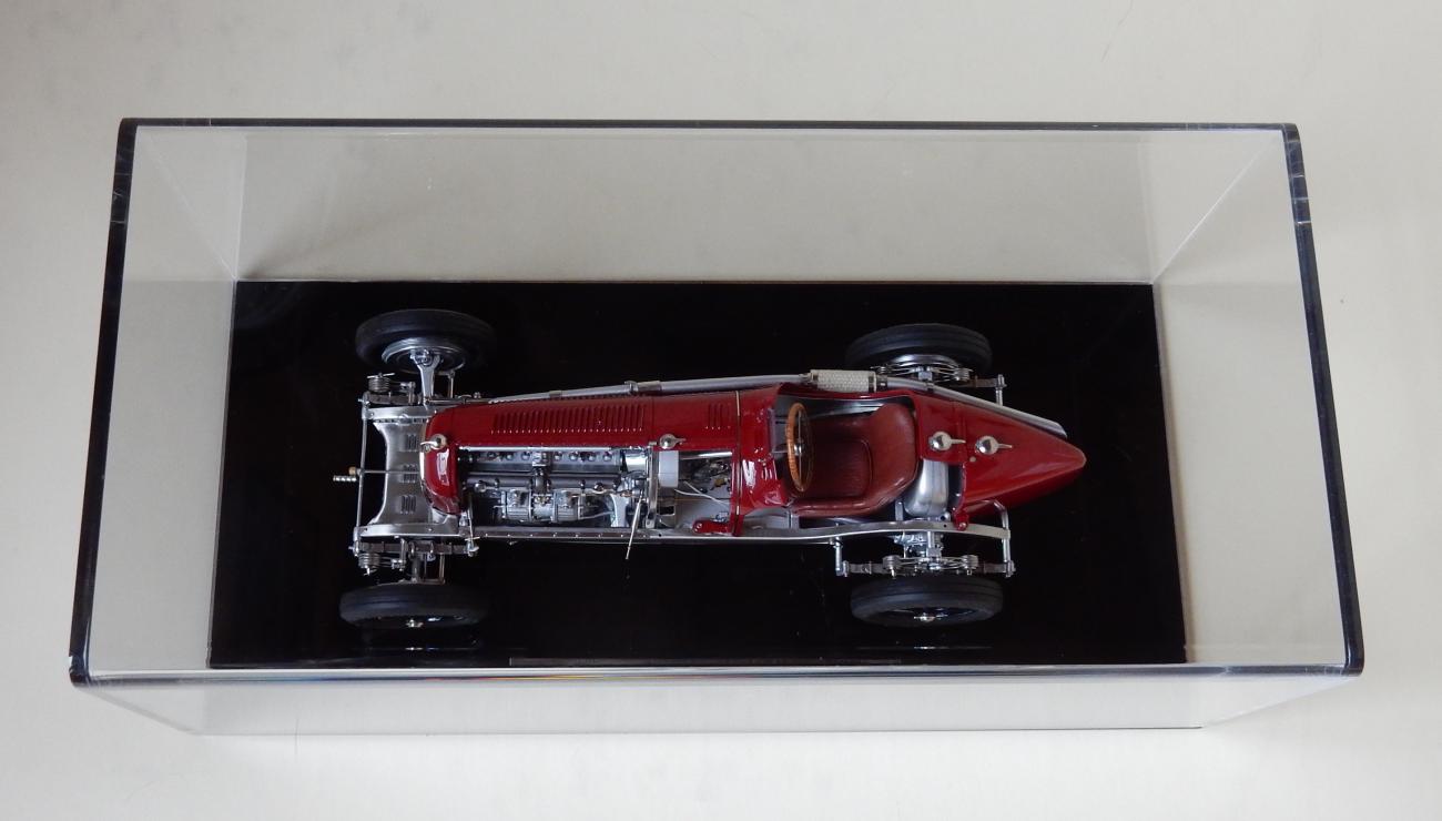 CMC M-257 _ Alfa Romeo Tipo B P3 _ 1932/33 Cutoff model avec vitrine et ...
